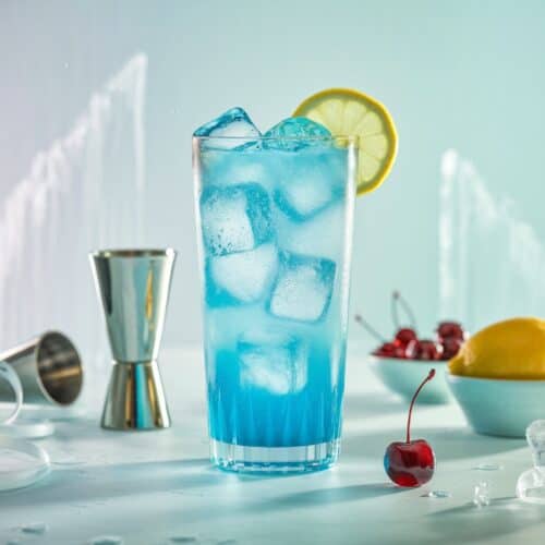 15 Blue Winter Cocktails to Wow Your Guests During the Holidays ...